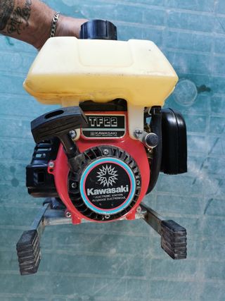 Pompa motore a scoppio. No spedizione.