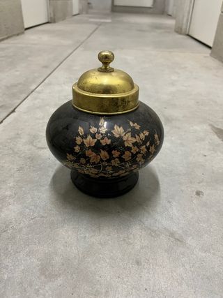 Vaso porcellana a decorazione floreale 