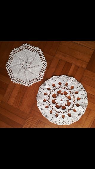 N.2 centrini vintage fatti a mano diametro 16 e 18