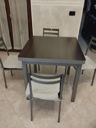 Tavolo quadrato 80x80 e 4 sedie abbinate 