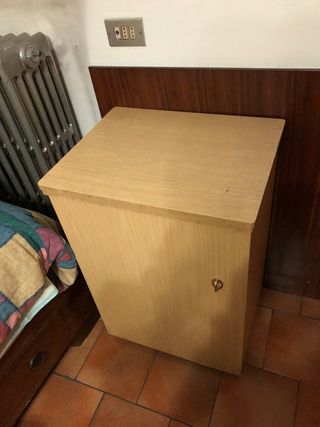 Macchina da cucire con mobile