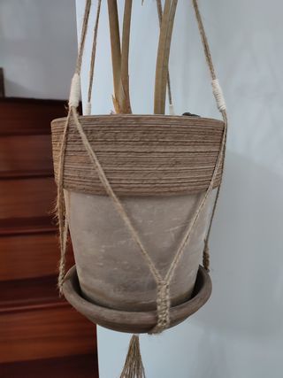 portavaso a sospensione di juta. 