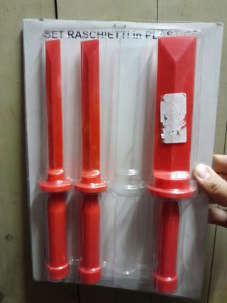 4 scalpellini in plastica con lama affilata