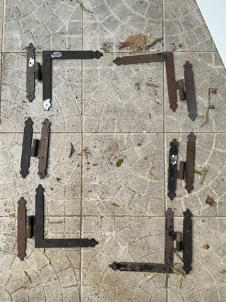 Cerniere antiche per porta