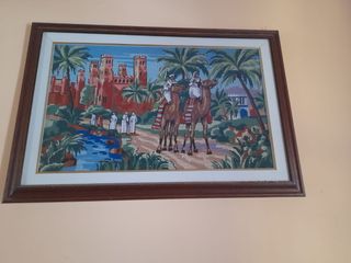 Quadri a mezzo punto con cornice.