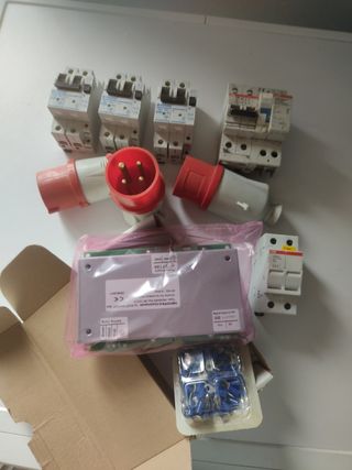 tutto insieme materiale elettrico 