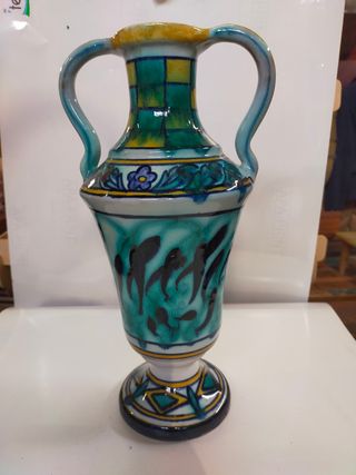 Anfora dipinta a mano.