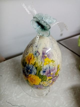 Uovo pasquale realizzato a mano 