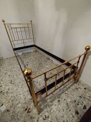 letto singolo in ottone 