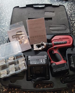 schiacciaterminali elettrica a Batteria