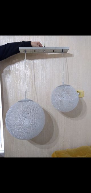 lampadario a doppia sfera con base in acciaio 