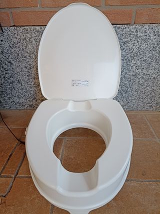 Alzata WC con copriasse e sistema di ancoraggio