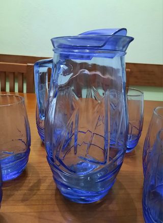 Caraffa con sei bicchieri bibita