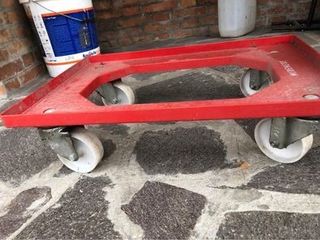 Carrello pianale con ruote