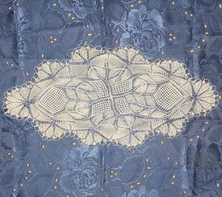 Centrini vintage bianchi fatti a mano in cotone