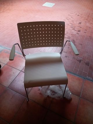 sedie.policarbonato e acciaio