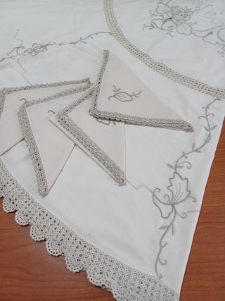Tovaglia lino/cotone rotonda con ricami