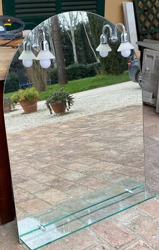 specchio con mensola e luci