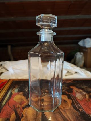 Bottiglia da liquore ottagonale in vetro