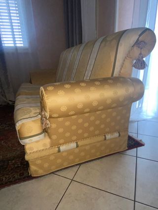 Divano tre posti 