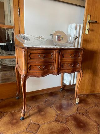 Mobiletto in legno antico