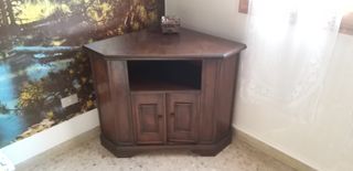 Mobile ad angolo porta tv.