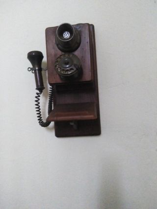 telefono antico a muro 