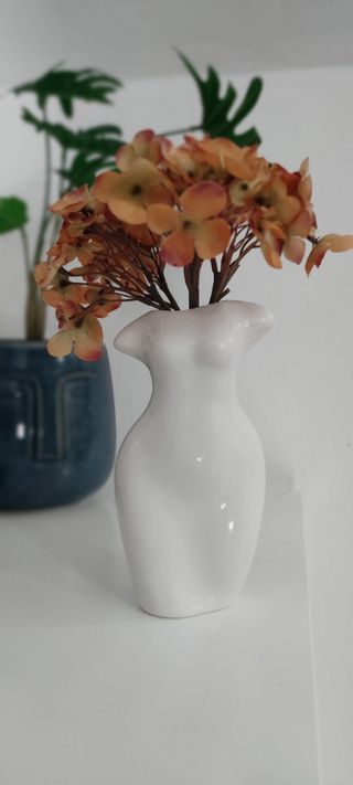 vaso a forma di corpo da donna 