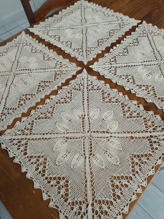 4 centri ai ferri lavorato a mano beige chiaro 