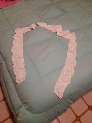 Bordure all'uncinetto bianca 83 x 55 cm