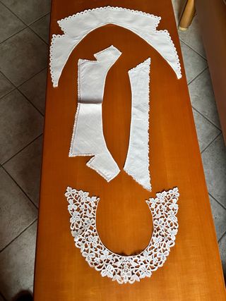 Colletti vintage ricamati a mano