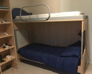 Letto a castello e mobili camera