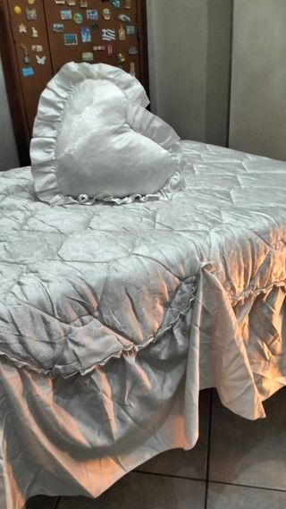 Trapuntino letto singolo con cuscino a cuore 