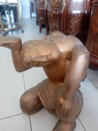 Sottotavolino statua uomo
