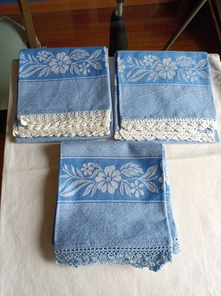 tre asciugamani in cotone con bordi uncinetto 