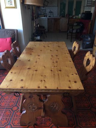 Tavolo e sedie artigianato piemontese