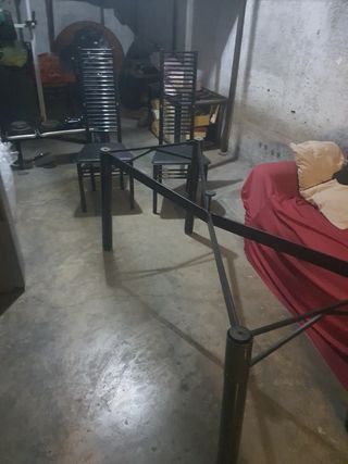 Tavolo di vetro e 4 sedie
