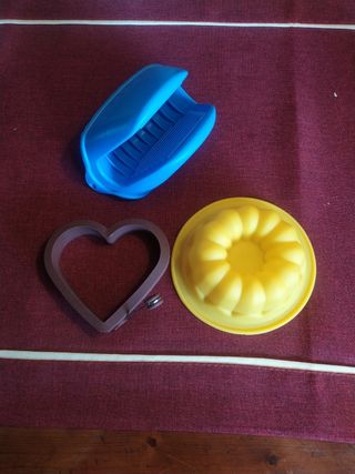 Utensili da cucina in silicone e grattugia 