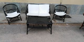 Salotto in vimini color nero composto da divano du