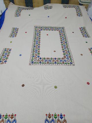 Tovaglia ricamata a mano 