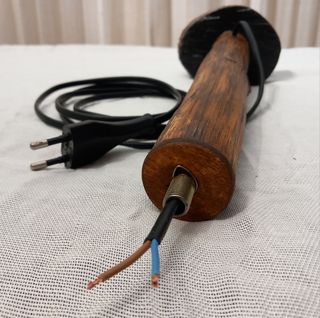 Base portalampada in legno con cablaggio spina
