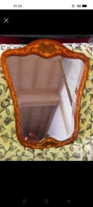 Specchio anni 50 in legno massello con intarsi.