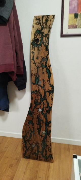 portabottiglie in legno e resina epossidica 