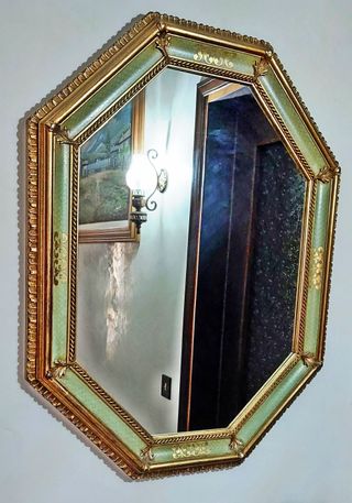 Specchio classico con cornice in legno