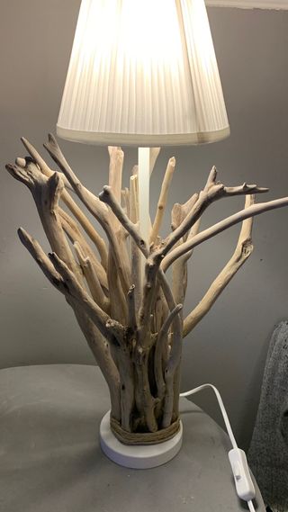 Lume con legni di mare