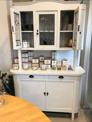 Antica Credenza Sbiancata