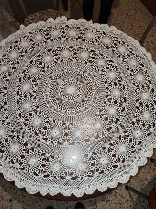 tovaglia centro tavola fatta interamente a mano 