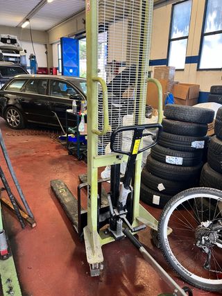 Carrello elevatore idraulico