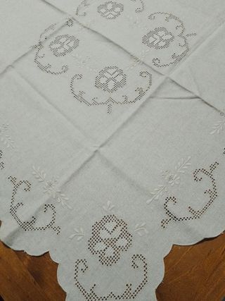tovaglieta o centrotavola sfilato a mano lino beig