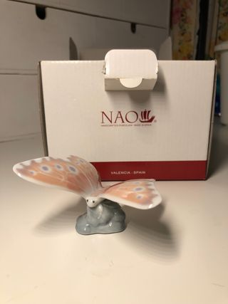 Farfalla in porcellana marchio NAO